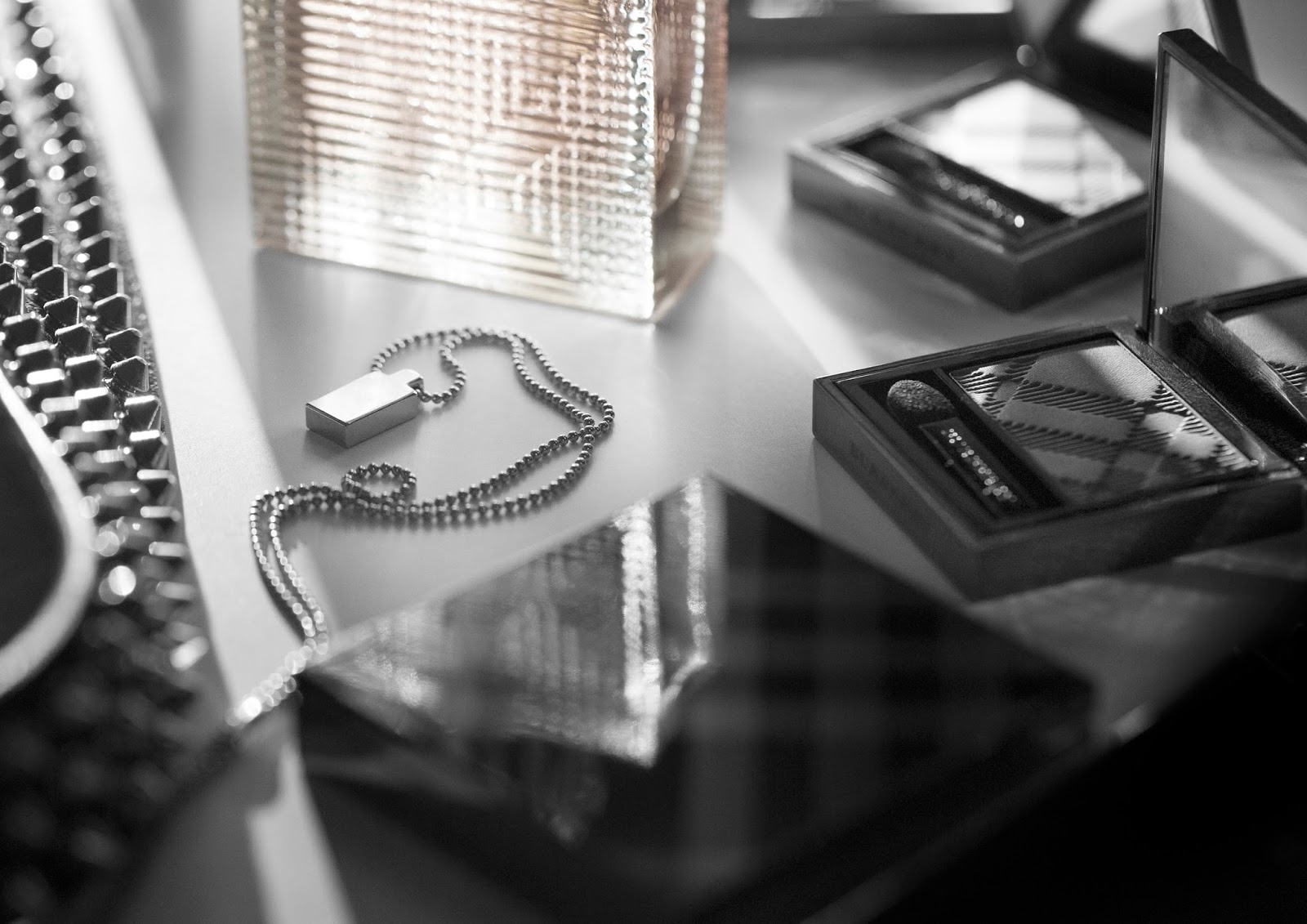 Smartologie: Burberry Introduces Brit Rhythm for Women featuring Suki ...