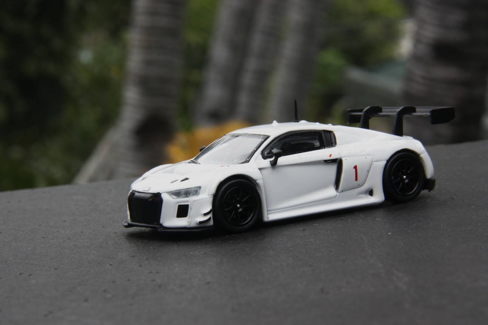 RC's Collection: TARMAC WORKS 1:64 SCALE AUDI R8 LMS