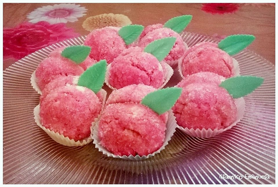 Infinite dolcezze di Manu: FINTE PESCHE ALL'ALCHERMES CON CREMA