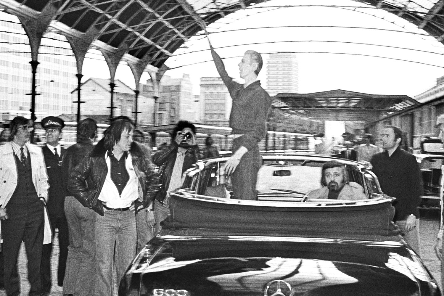 40 Year Itch: 40 Year Itch : Bowie's "Nazi Salute"