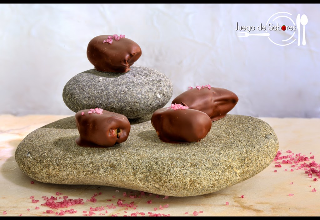 JUEGO DE SABORES : DÁTILES CON CHOCOLATE Y SAL DE VINO