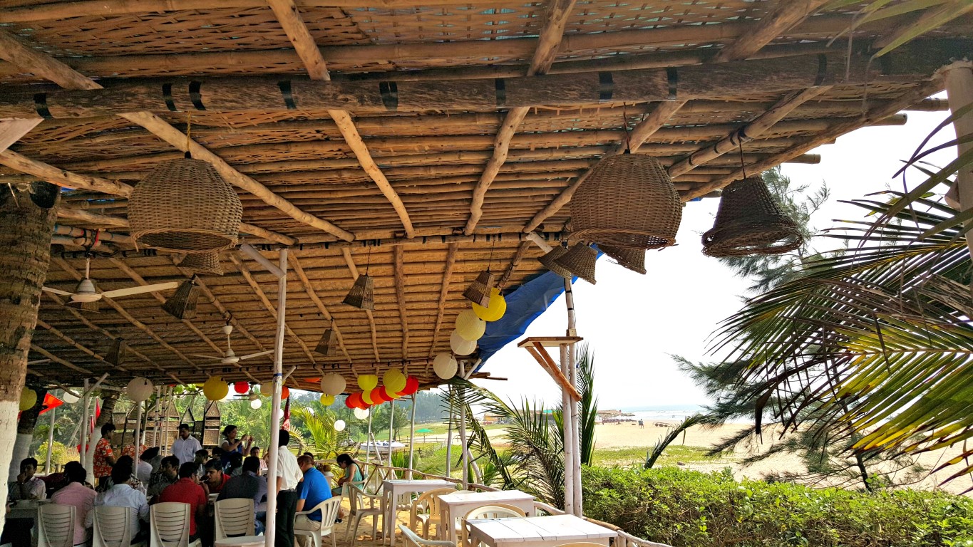 Mami-Eggroll: Beachfront lunch at Zeebop Utorda Beach