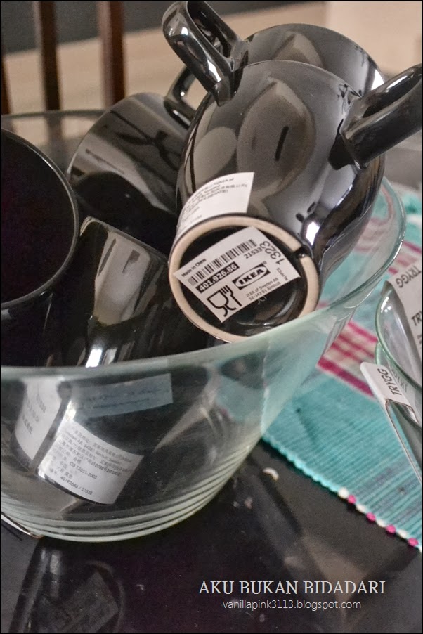 aku bukan bidadari: cawan hitam IKEA