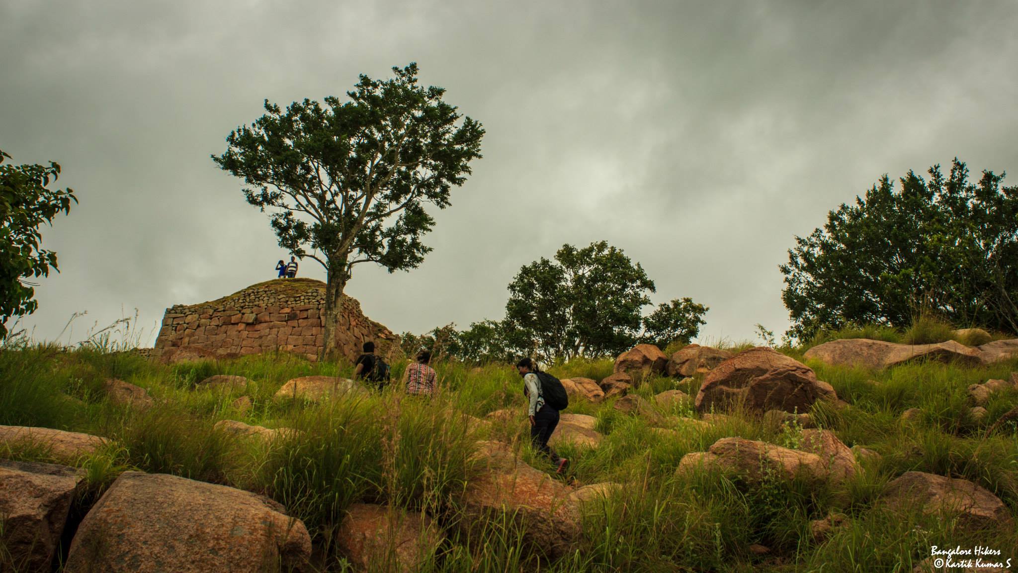 Makalidurga Trek in Cloudy Weather and Cool Breeze | Bangalore Hikers