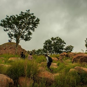 Makalidurga Trek in Cloudy Weather and Cool Breeze | Bangalore Hikers
