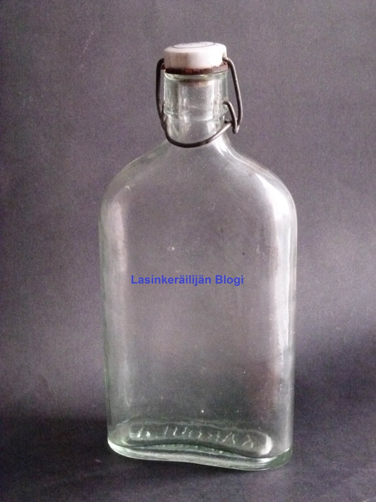 Lasinkeräilijän Blogi: Vanha Karhulan pullo