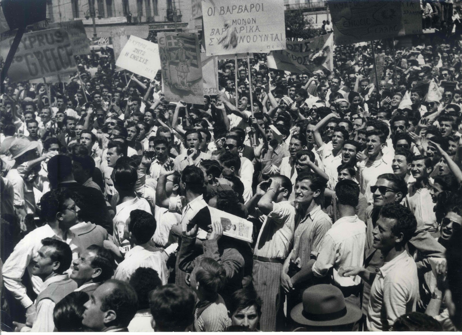 ΙΑΝΟΥΑΡΙΟΣ 1952... Η ΕΛΛΑΔΑ ΣΤΟΥΣ ΔΡΟΜΟΥΣ ΓΙΑ ΤΗΝ ΚΥΠΡΟ ΜΑΣ ...
