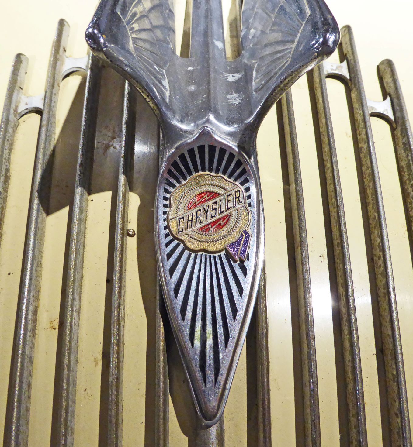 American Auto Emblems: CHRYSLER