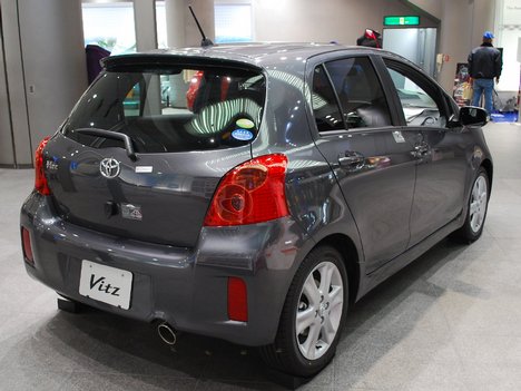 CARZ WALLPAPERS: Toyota vitz