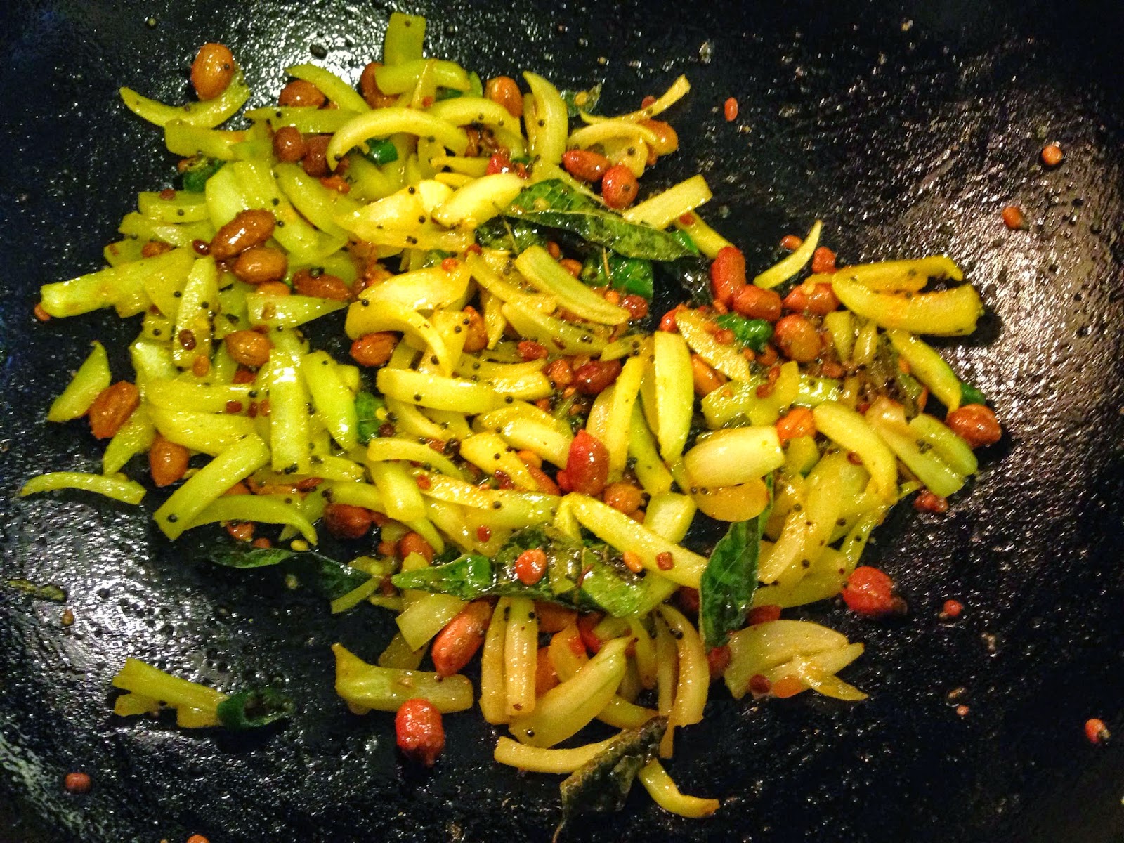 Ammus Veggie Ventures: MANDAKKI OGGARANE: SPICY PUFFED RICE