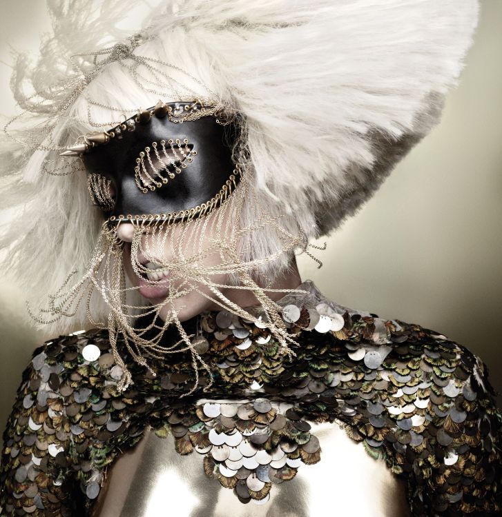 Nuevas imagenes del photoshoot para el álbum "The Fame Monster" - Lady ...