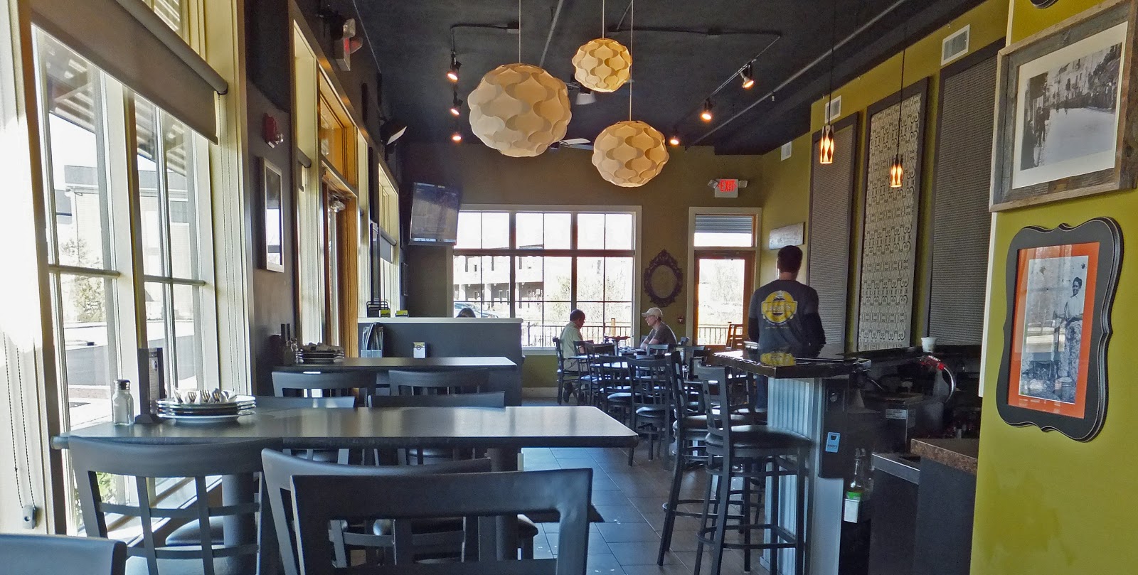 EatingOurWayThroughGrandRapids: Licari’s Sicilian Pizza Kitchen, 2896 ...