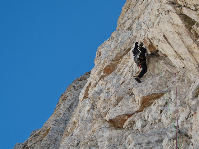 URBONETI: DOLOMITAS. SPIGOLO GIALLO A LA ANTECIMA DE LA PICCOLA DE LAVAREDO
