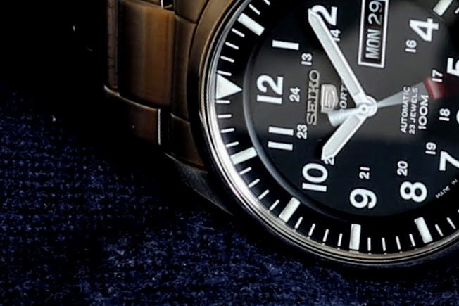 機械式ミリタリーウォッチ【セイコー5 SNZG13J1】レビュー|ウォール外