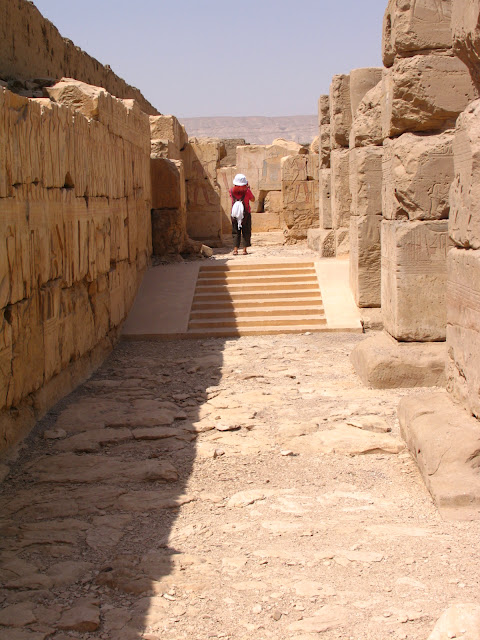 TRAS LA MIRADA DE ISADORA: Templo de Ramsés II en Abydos; 3ª parte
