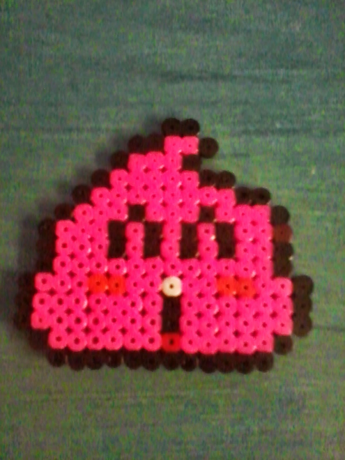 Inma Maruchi Creativa: hama beads La caca de Arale