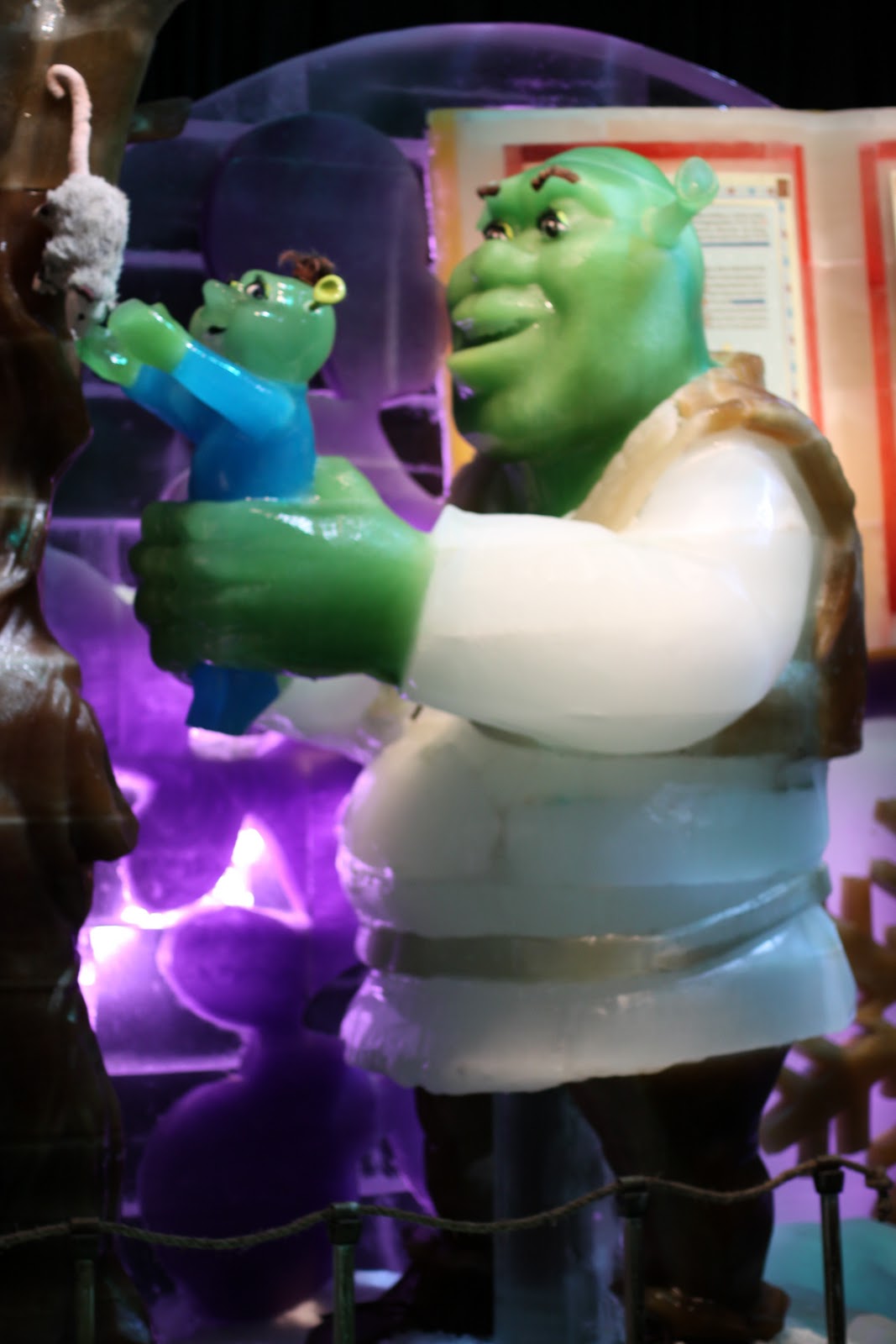 Life as a Frazier: ICE ~ Shrek the Halls