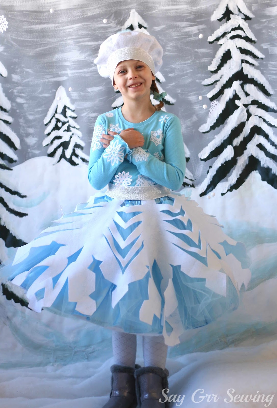 Say Grr Sewing: Snowflake Outfit