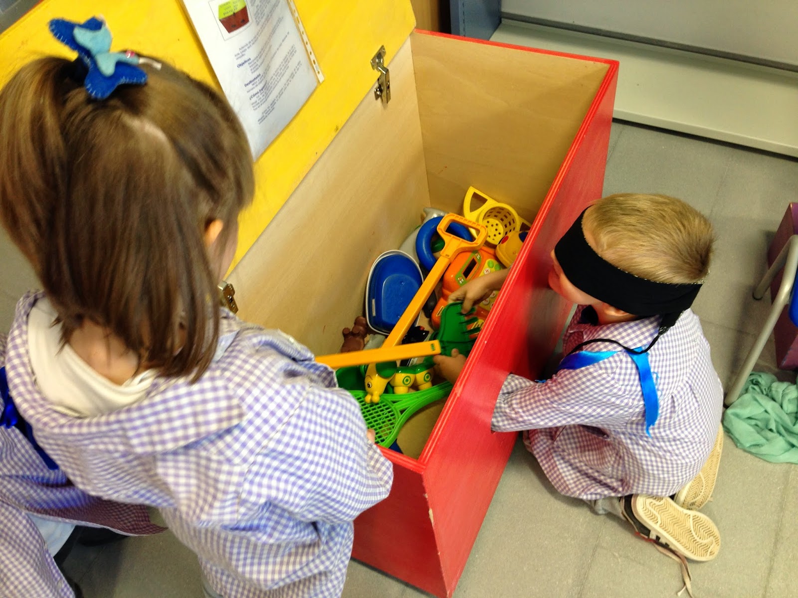 APRENDEMOS JUGANDO: Actividad "Jugamos con los sentidos"