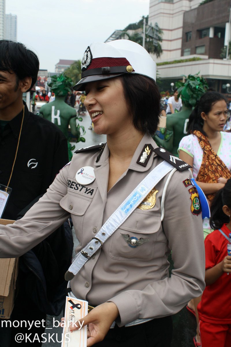 Mr. Windu dot Com: Koleksi Foto Polwan Cantik Briptu Eka Frestya