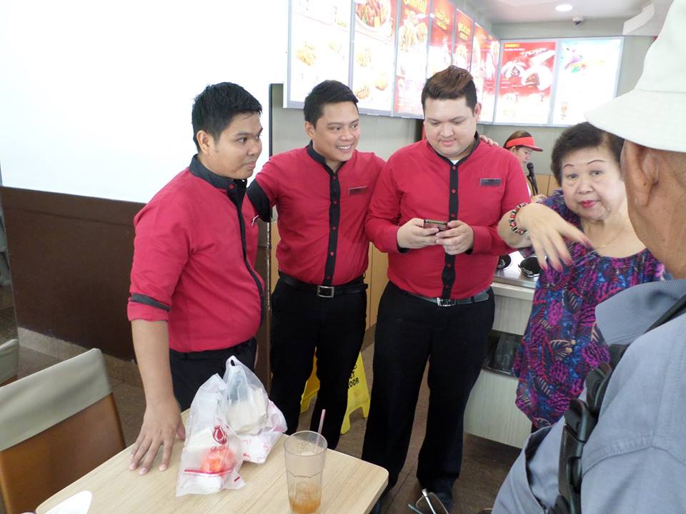 Chowking Crew In Camiling, Tarlac Praised Netizen For Returning ...