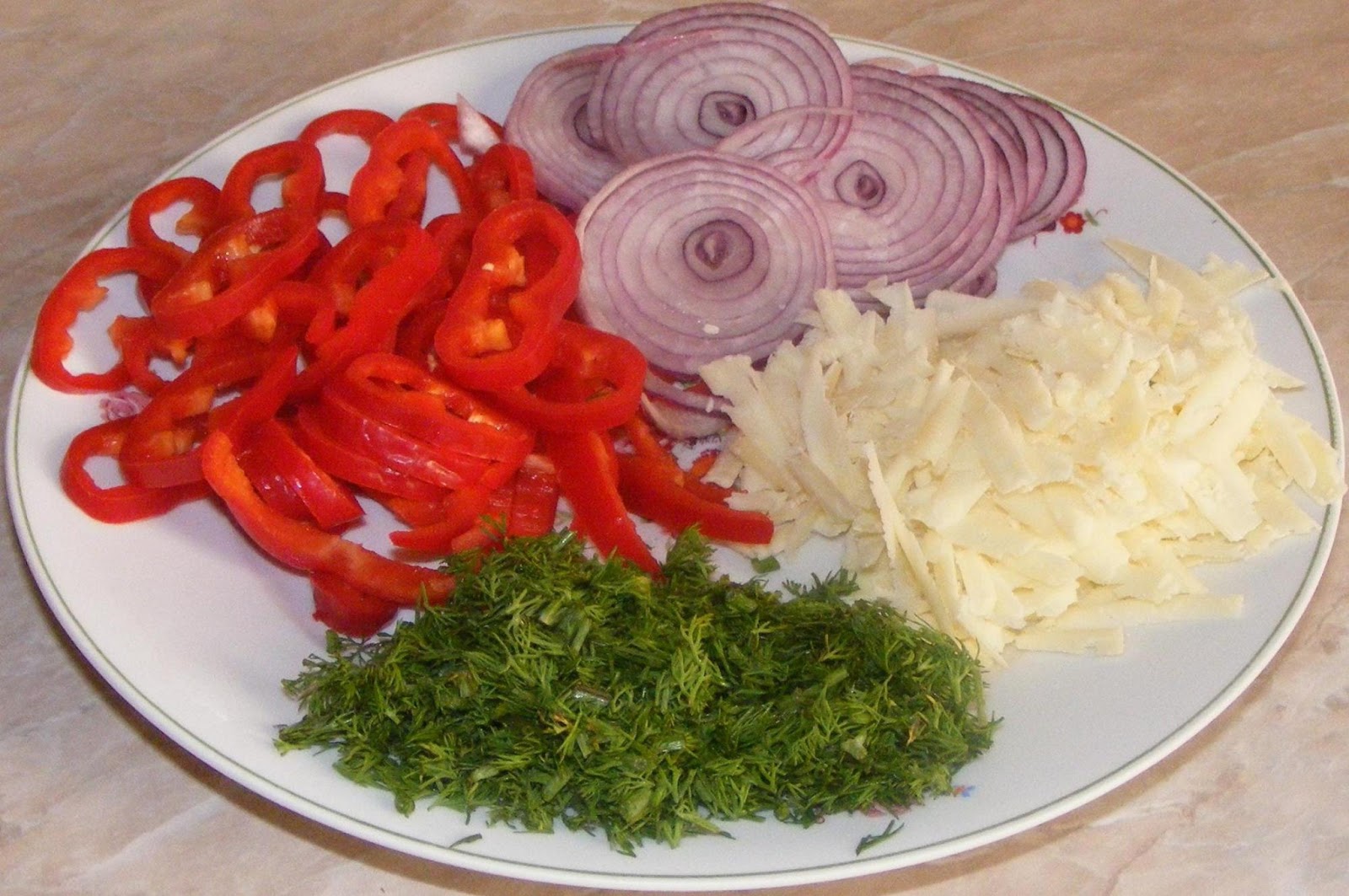 Omleta pufoasa cu branza si legume | Preparatedevis.ro