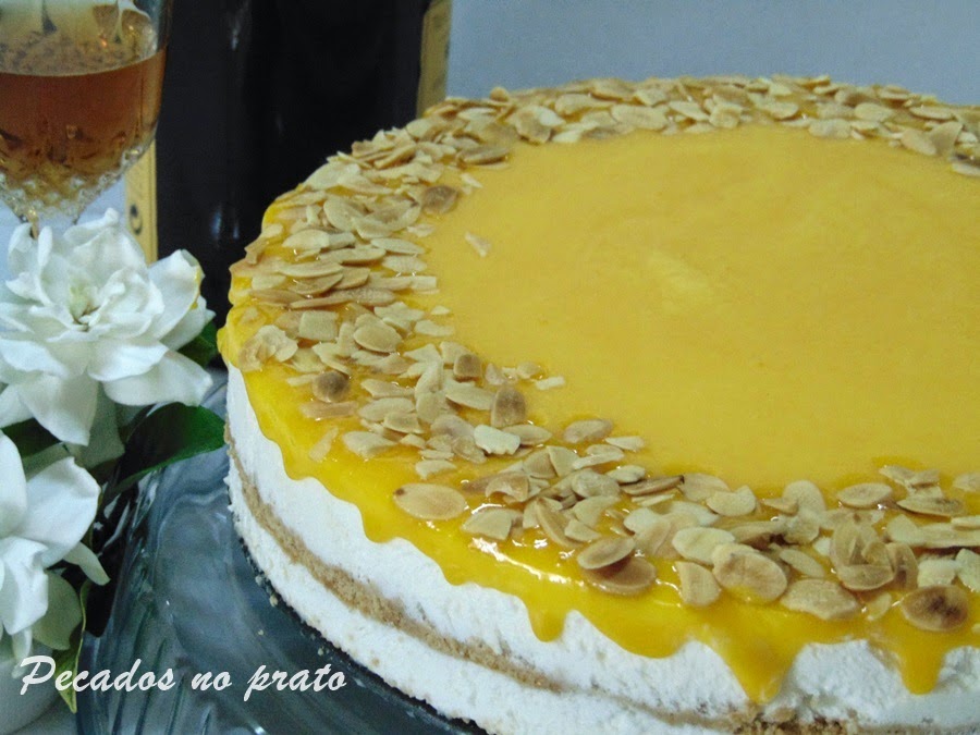 Sobremesa gelada de natas com bolacha e doce de ovos - Receitas de ...