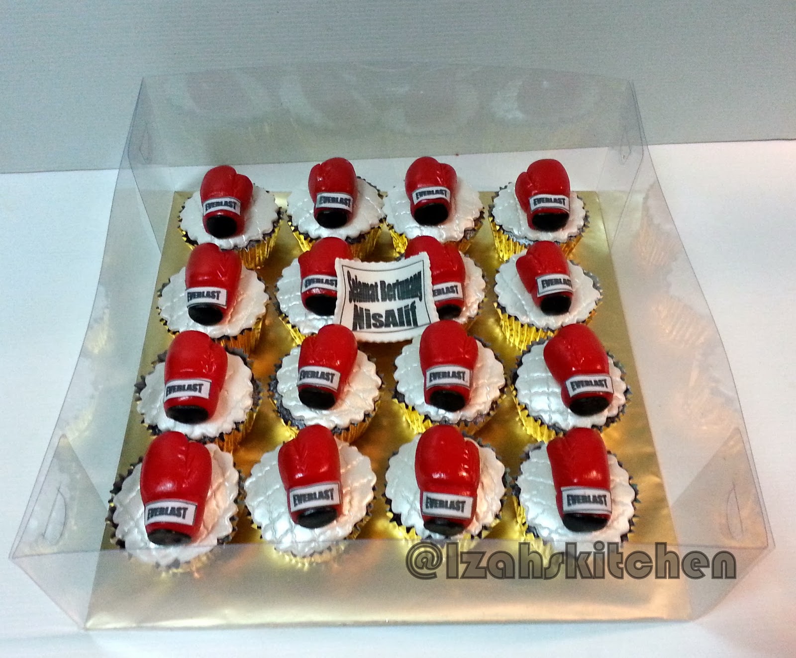Izah's Kitchen: Boxing Glove theme cupcakes for Hantaran