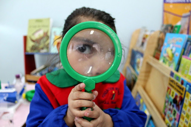 Niños y niñas aprenden a descubrir el mundo a través de la ciencia