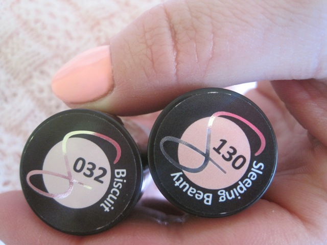 Wiosenne paznokcie- brzoskwiniowe hybrydy Semilac nr 130 Sleeping Beauty