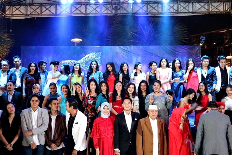 Lirik Lagu SCTV 'Gemilang Bersinar Satu Untuk Semua' All Cast Artis ...