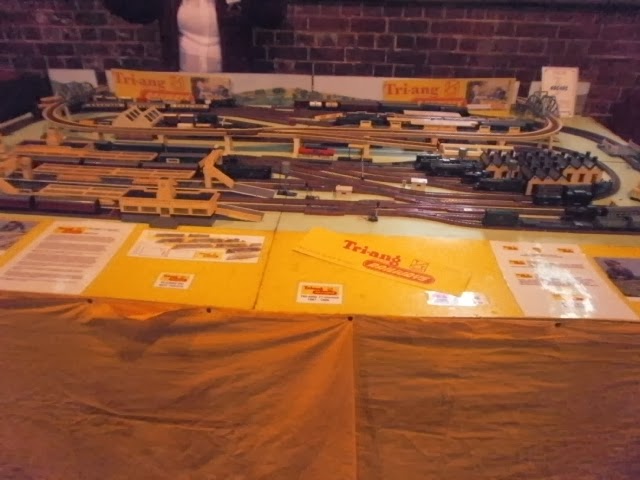 Dorset 3mm Scale Model Railway: Tri-ang TT at Northampton.