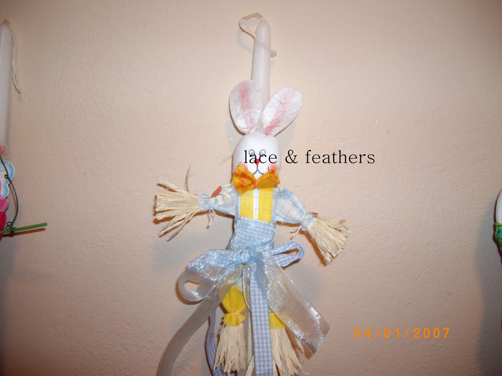 lacenfeathers: οι πρωτες μου πασχαλινες λαμπαδες!!!!!