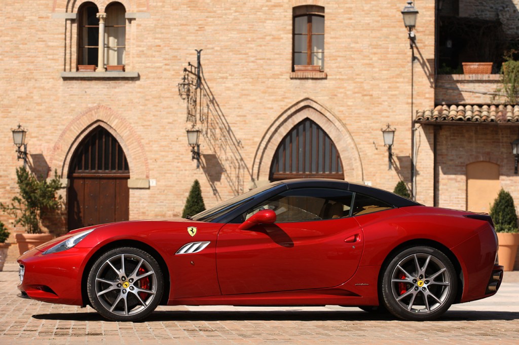 High Definition Wallpaper Club: 2013 Ferrari California wallpapers