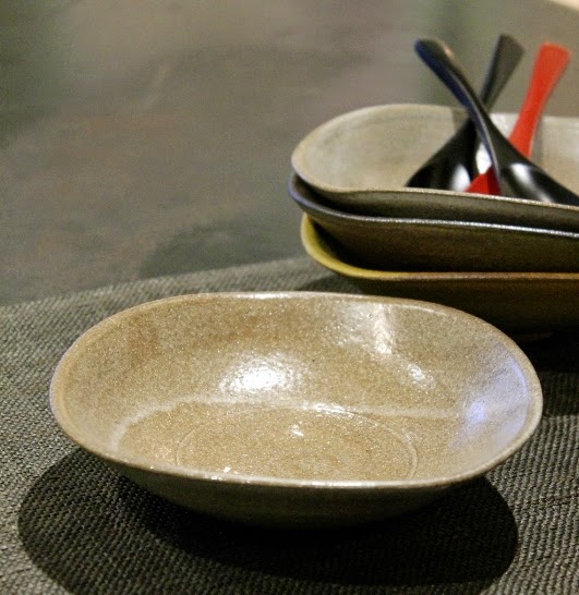 Sara Japanese Pottery: Dessert Plates & Triangular Bowls by Kazu Oba