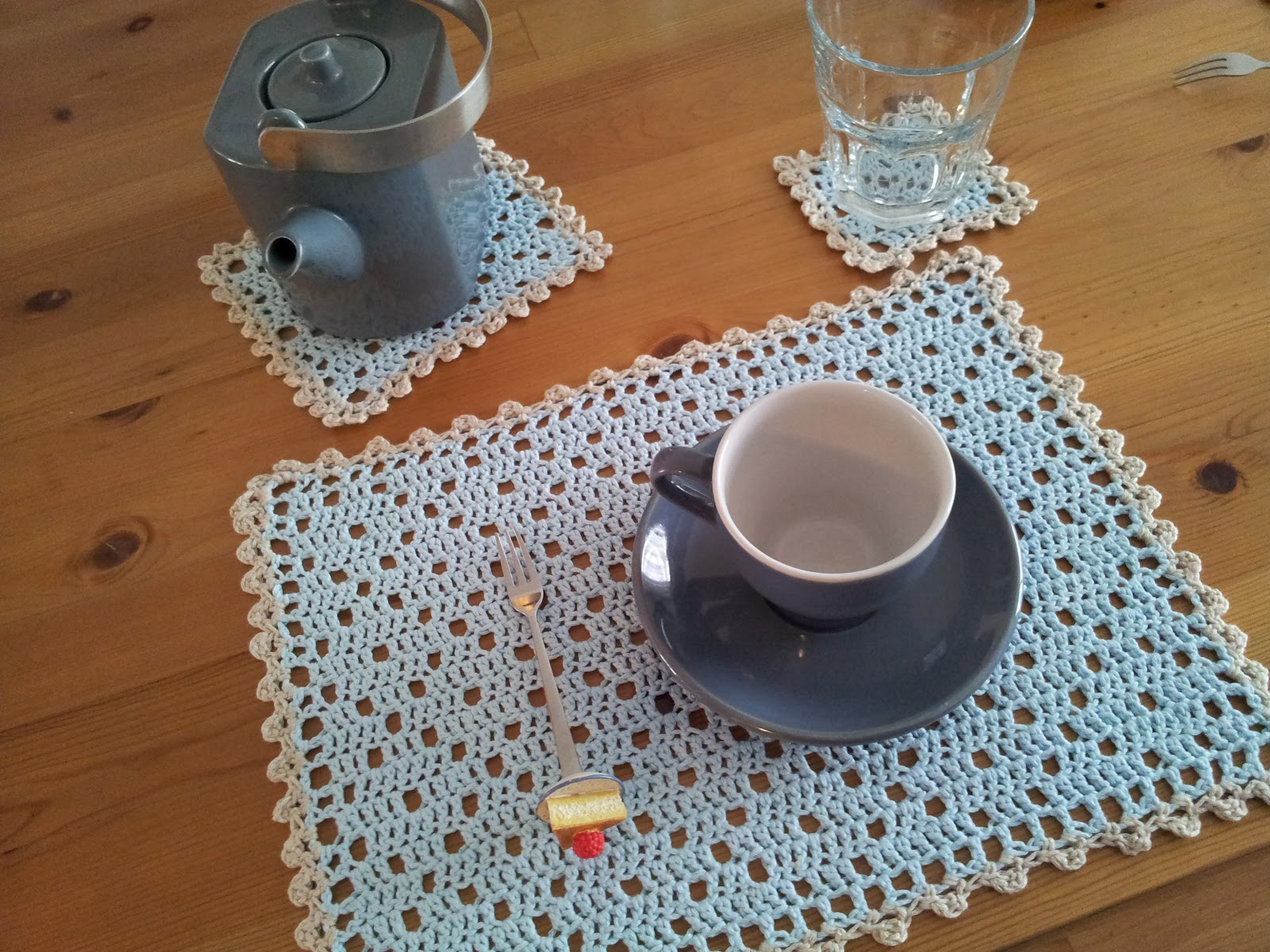 Roving Around Crafts: matched crocheted table sets, coasters & table cloth
