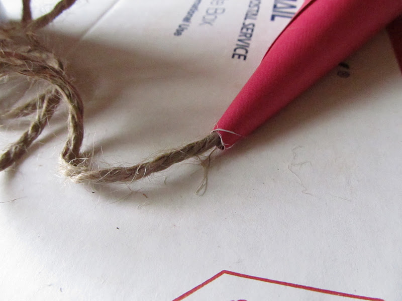 A Lott Of Ideas: { jute cone tree } Christmas