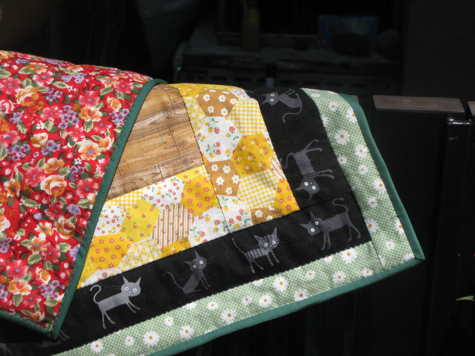 My Quilt Diary: Tessellating cats ...to the finish line