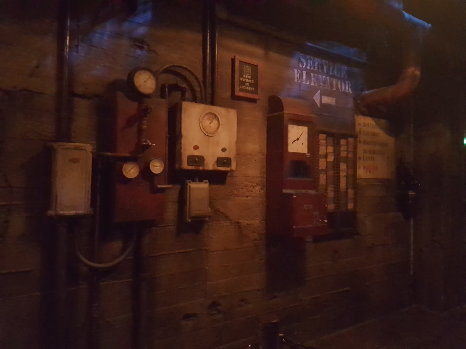 The DCA Hollywood Tower Hotel: July 2017