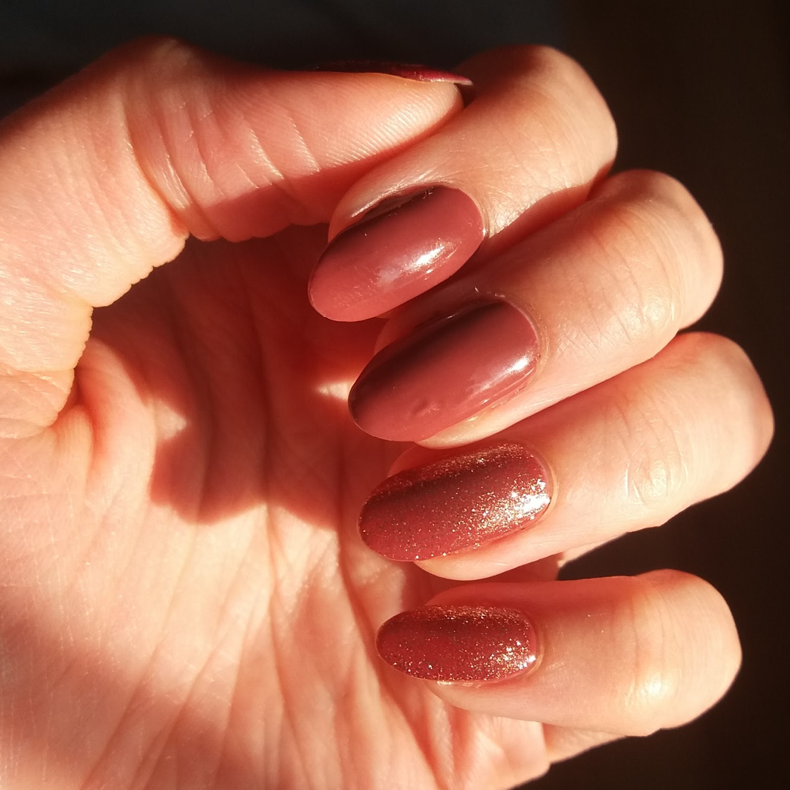 Codziennie malowane paznokcie: Hybryda neonail neutral + semilac rose gold