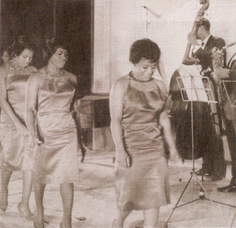 Ray Charles Video Museum: Ray Charles & The Raelettes