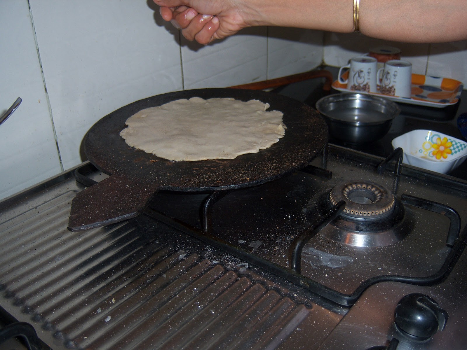 Jonna Rotte -- Jowar Roti -- How to make Jowar Roti - E.A.T ...