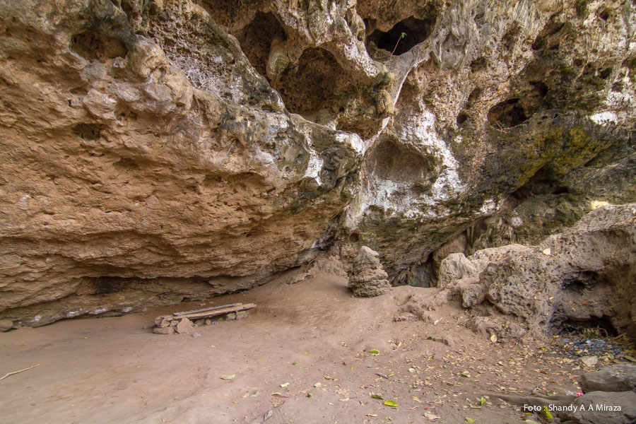 Goa "Lowo" Sampung Ponorogo - Wisata Indah