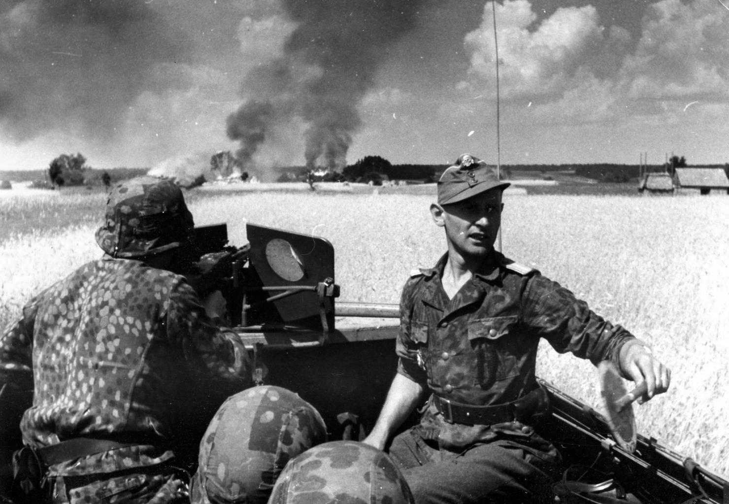 Panzergrenadiers about to commence an attack - Eastern Front 1944