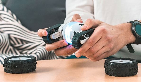 Tecnoneo: El mini robot inteligente DIY 'Armz' se puede personalizar