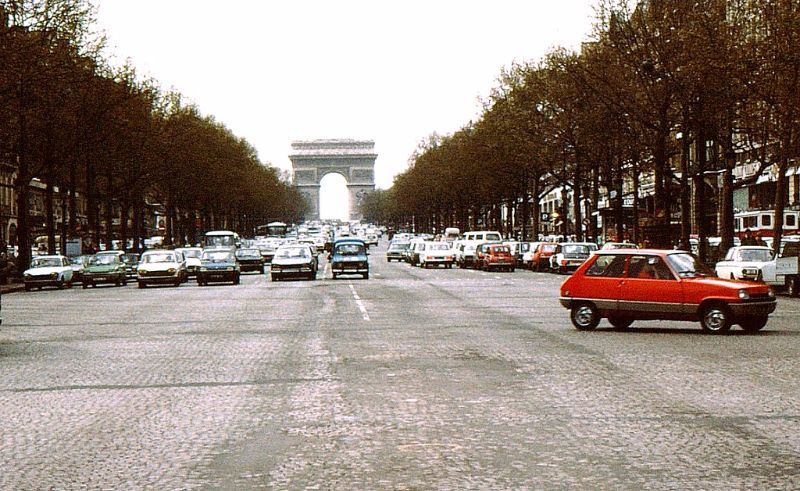 31 Wonderful Photos Capture Street Scenes of Paris in the Late 1970s ...