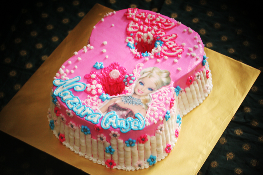 Rizq Cakes: barbie's 8th birthday
