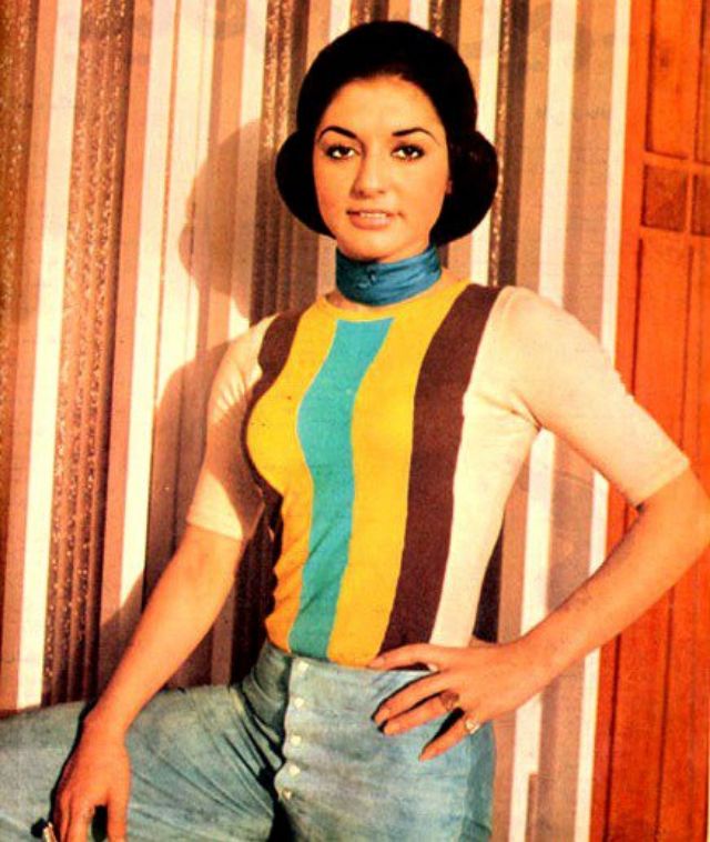 40 Fascinating Photographs of Googoosh, One of Iran's Biggest Pop Stars ...