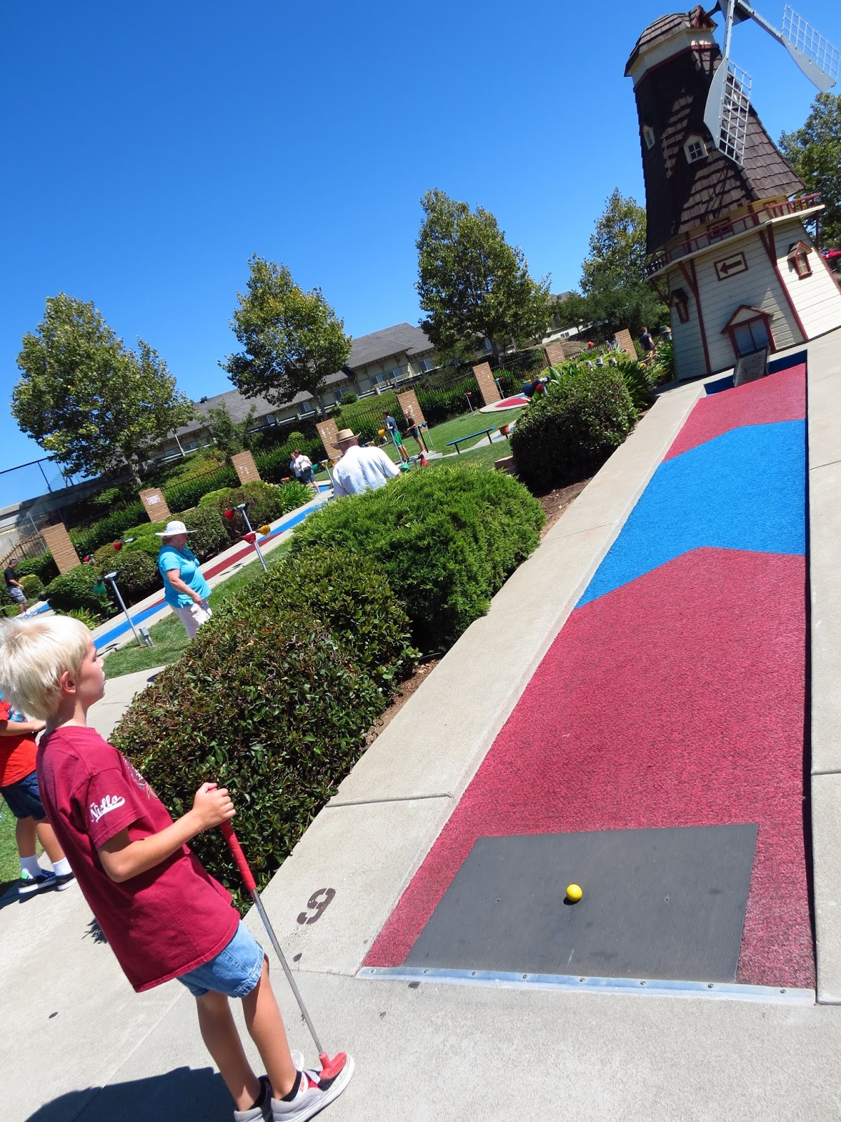Scollay Family Happenings: Mini Golf at Sunsplash/Golfland....
