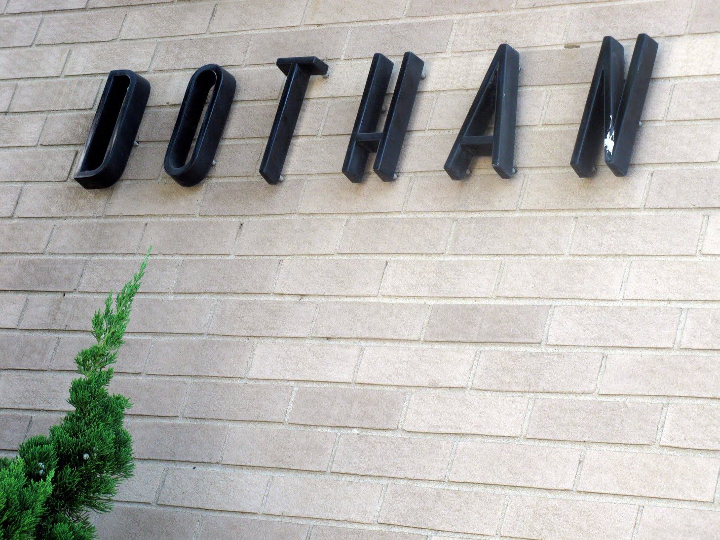 Eccentric Roadside: A slight case of blockage: the World's Smallest ...